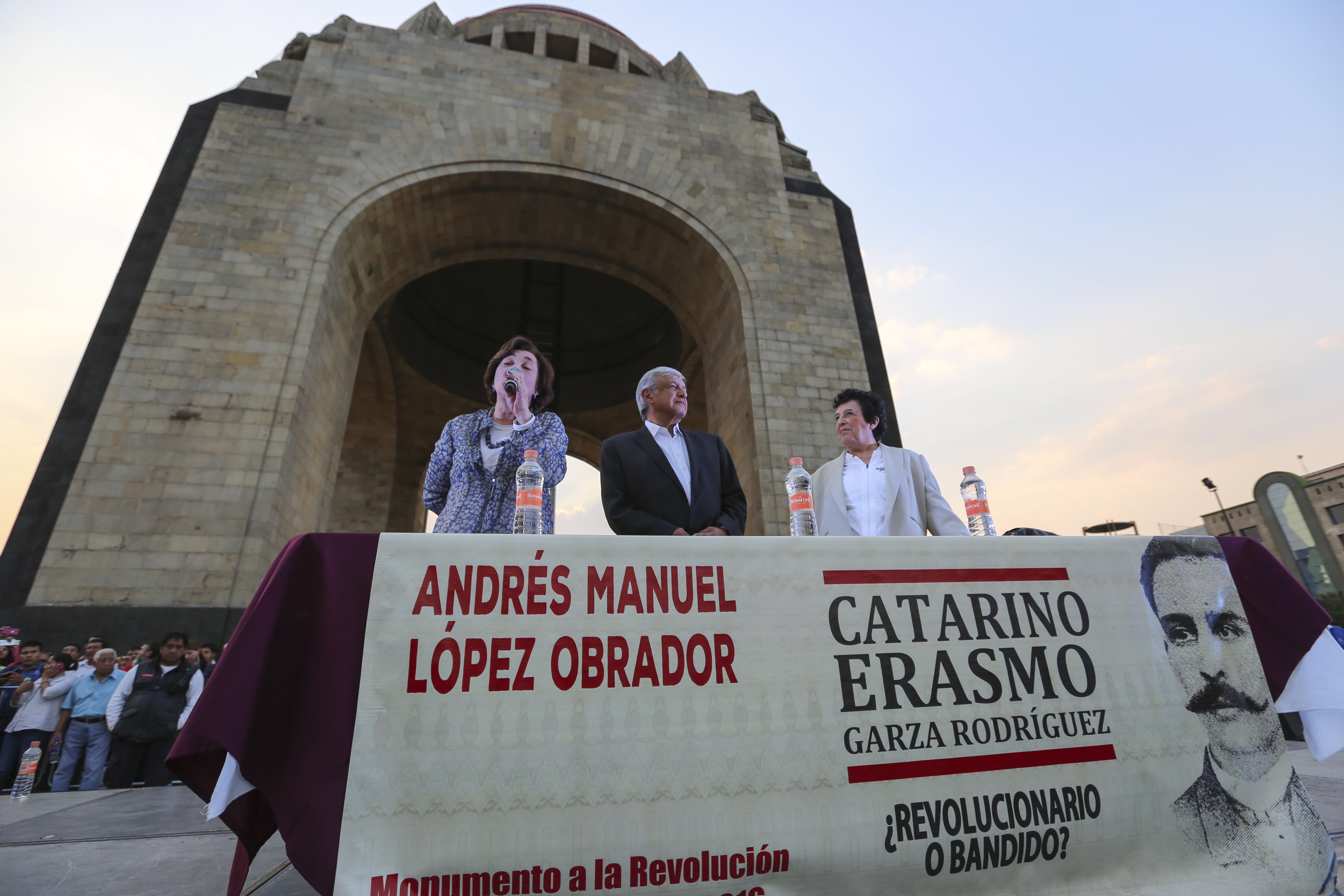 Presenta AMLO libro su "Catarino Erasmo Garza Rodríguez ¿Revolucionario ...